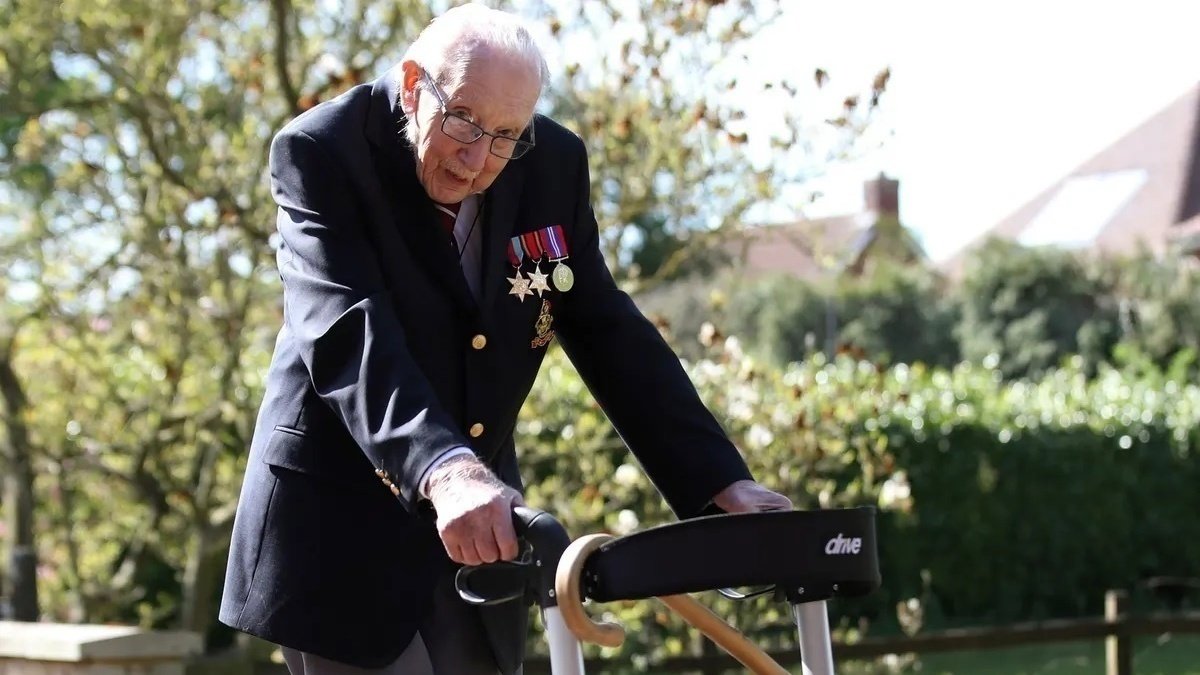 Petition · Honour Captain Sir Thomas Moore with a sculpture on the ...