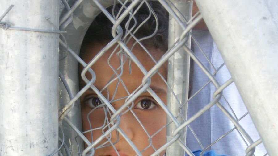 Petición · Ayudemos a Oubid a sacar a su familia hacinada en campos de ...