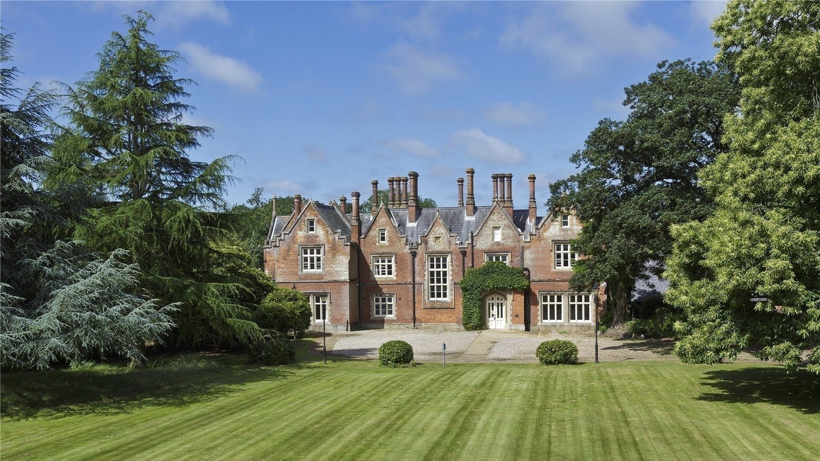 Petition · Reveal the buyer of Holt Hall - United Kingdom · Change.org