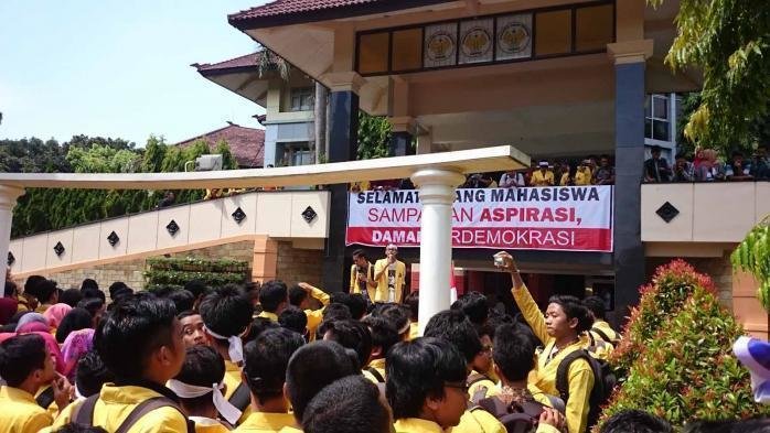 Petisi · Tolak UKT Full Semester 9 - Indonesia · Change.org