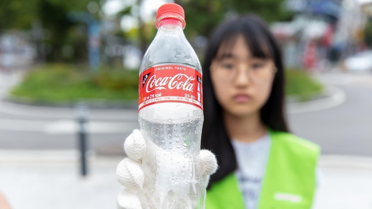 Petición · Coca Cola Stop plastic bottle production - República ...