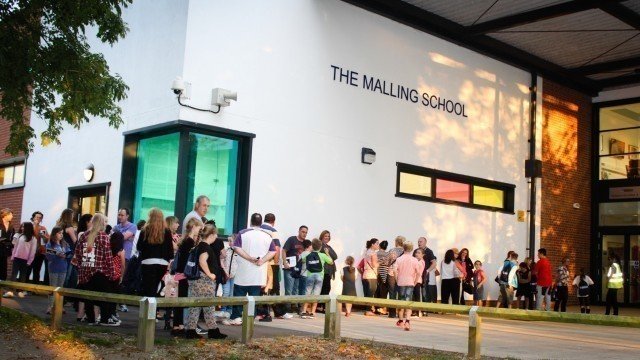 Petition · STOP THE PHONE BAN AT THE MALLING SCHOOL · Change.org