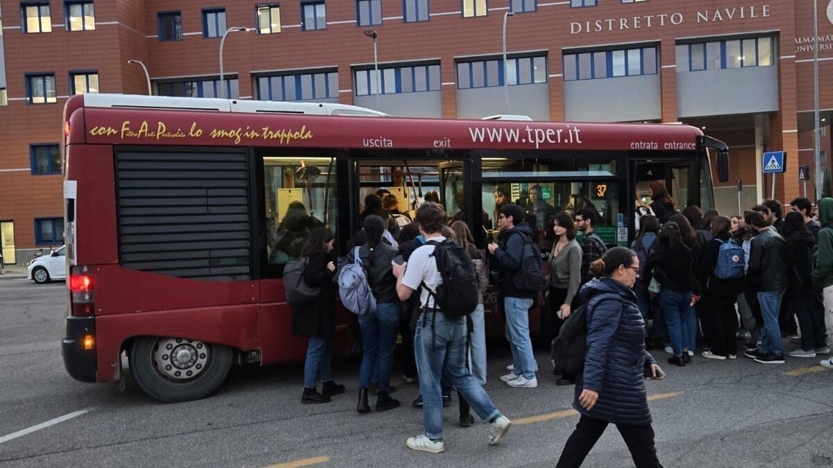 Petizione · Increase Bus Frequency to University Campus "Navile ...