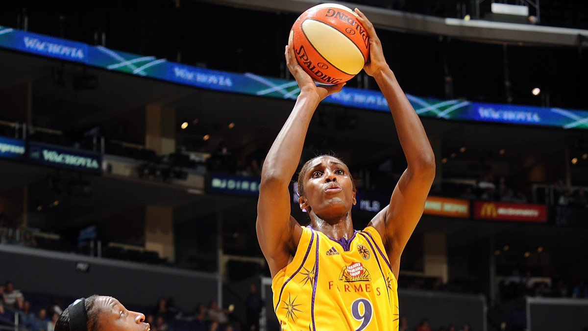 Petition · To erect a statue of Lisa Leslie in front of Staples Center ...