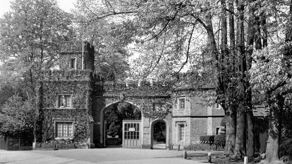 Petition · Rebuild the Iconic 'Cassiobury Park Gates' - United Kingdom ...