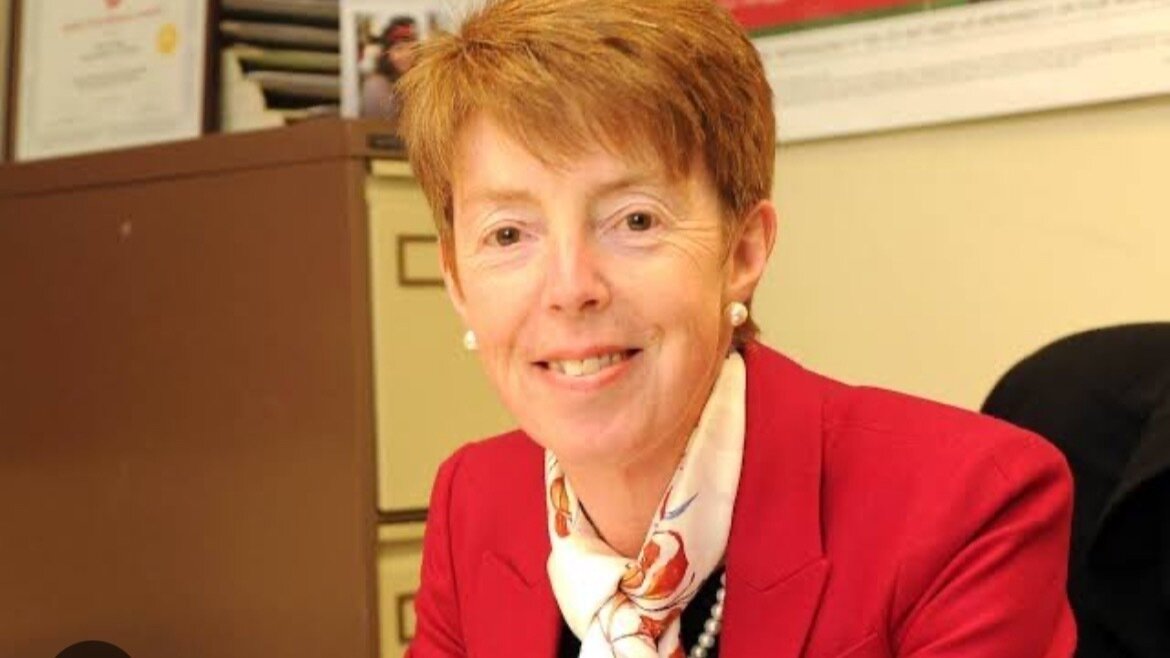 Petition · Make Paula Vennells pay back her £400,000 Bonus from the ...