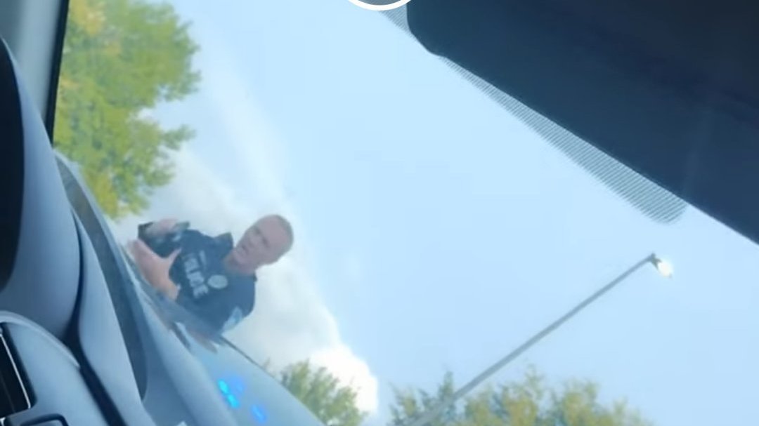 Petition · Stop cops from instantly reverting to guns in traffic stops ...