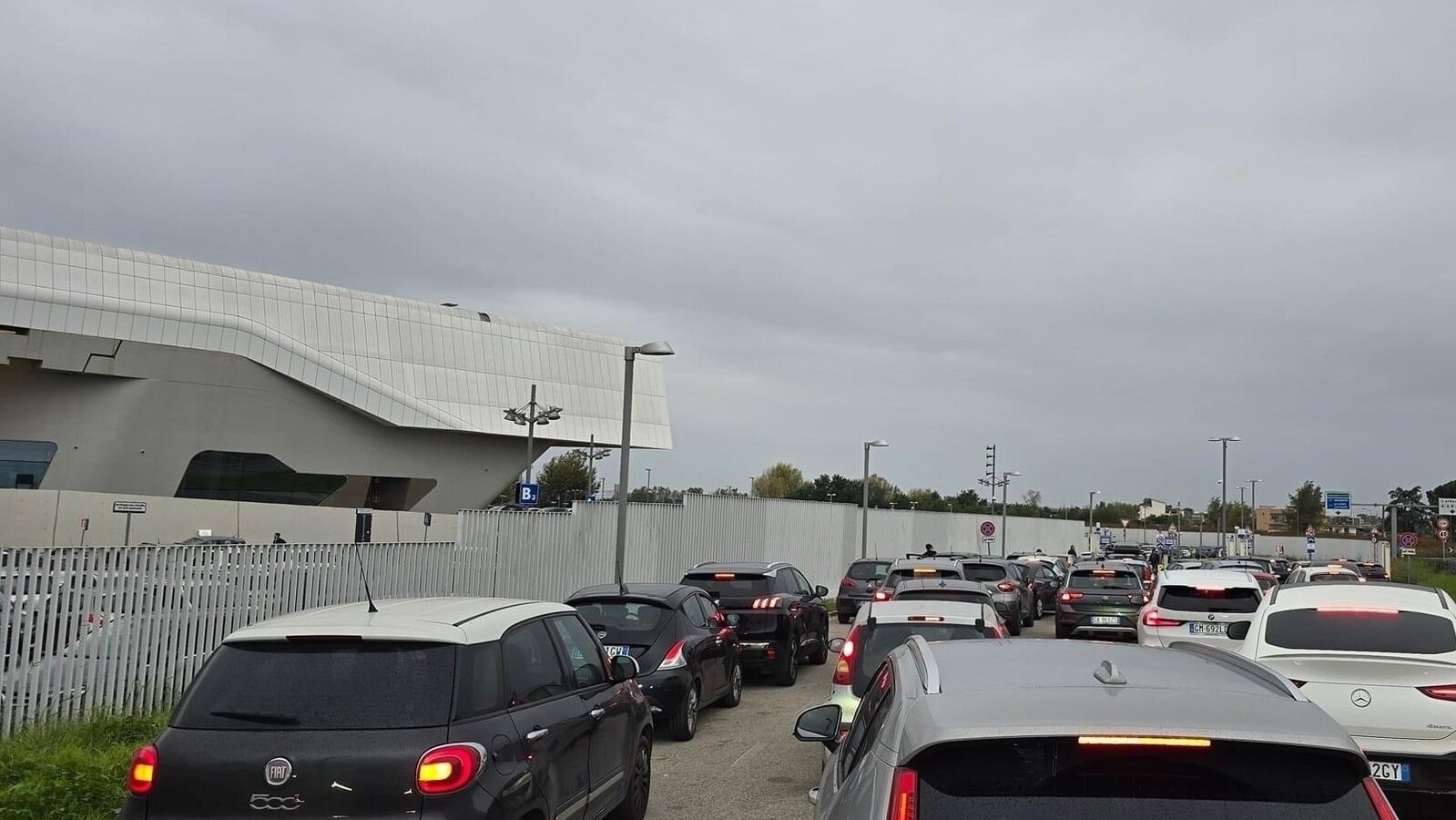 Petizione · Estensione area parcheggio e servizio di navette nella Stazione TAV Napoli-Afragola ...