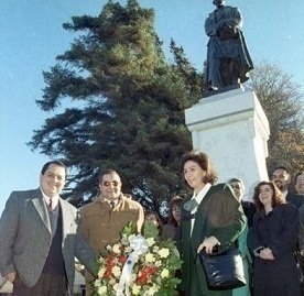 Petition · Restituir Monumento de Don Waldo Seguel a Avenida Colón y ...