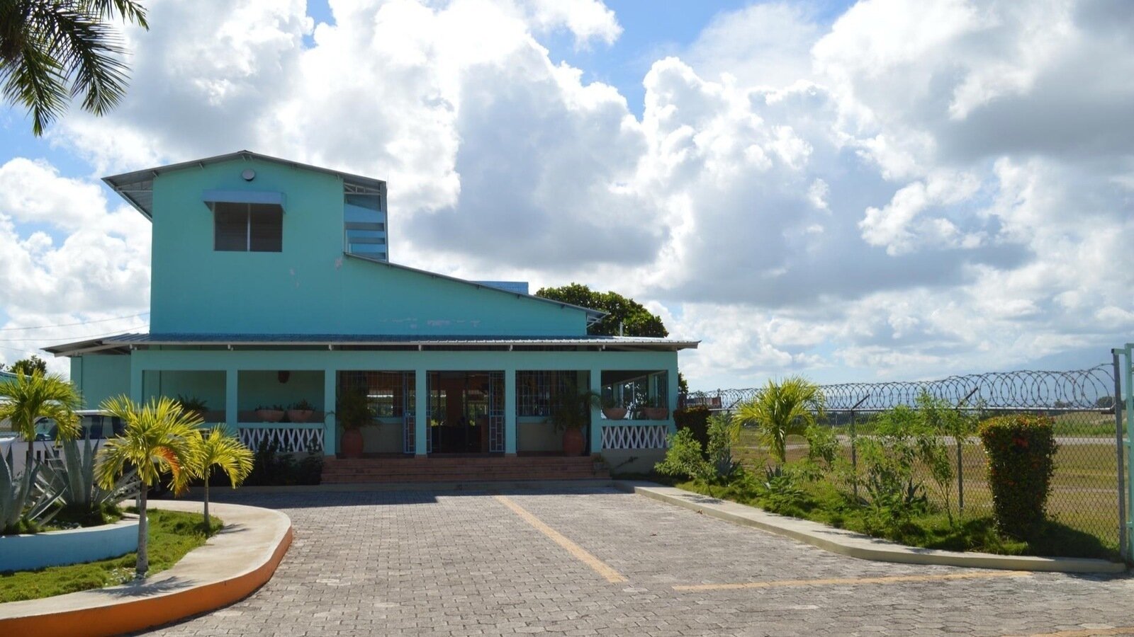 Pétition · Mise en Fonctionnement l'Aéroport des Cayes pour des vols ...