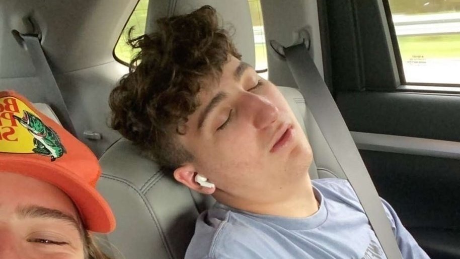 Petition · Make Ben Kessler Take Morning Showers - United States ...