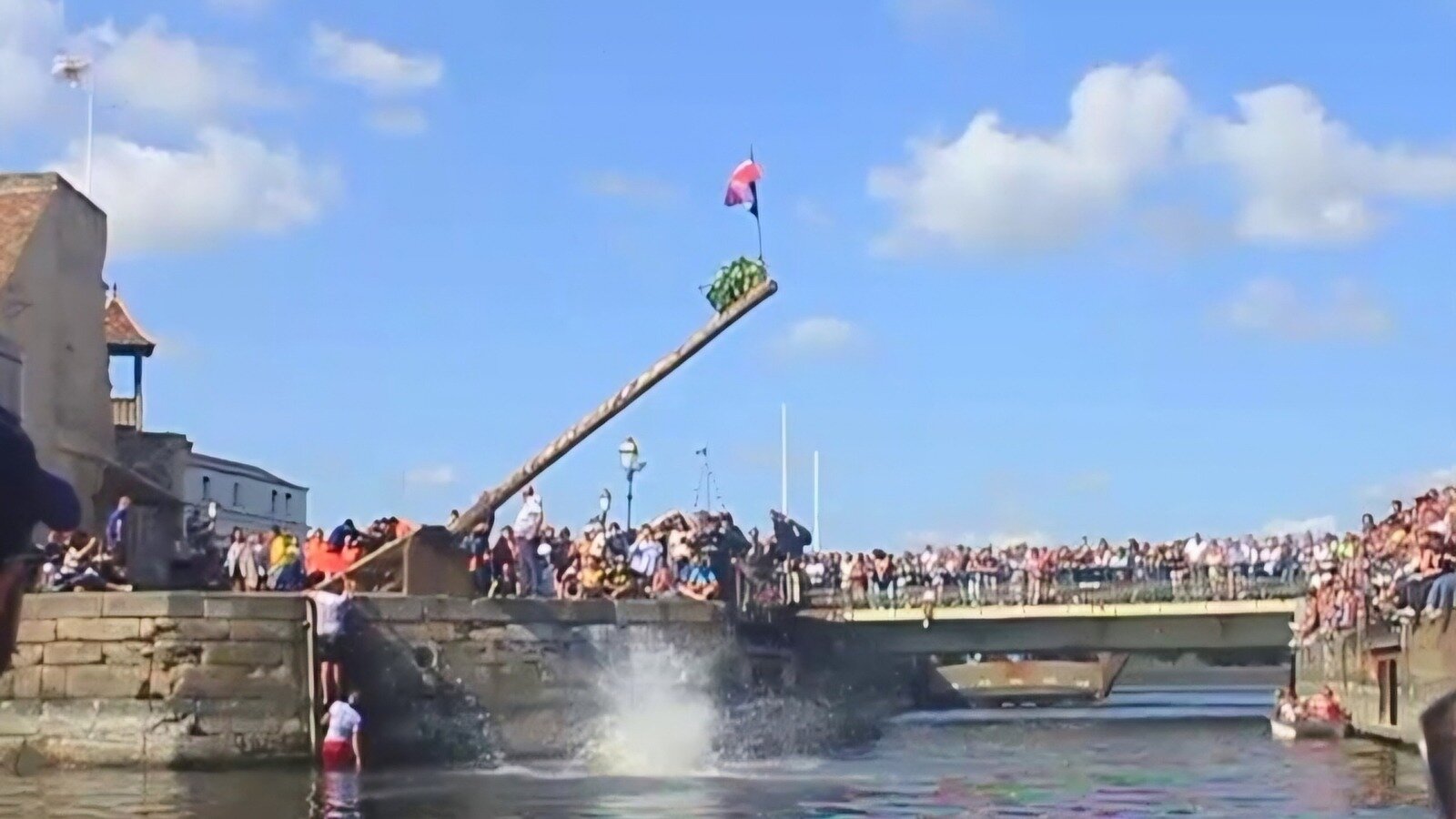 Pétition · HONFLEUR Le Mât incliné du 14 juillet : épreuve féminine ...
