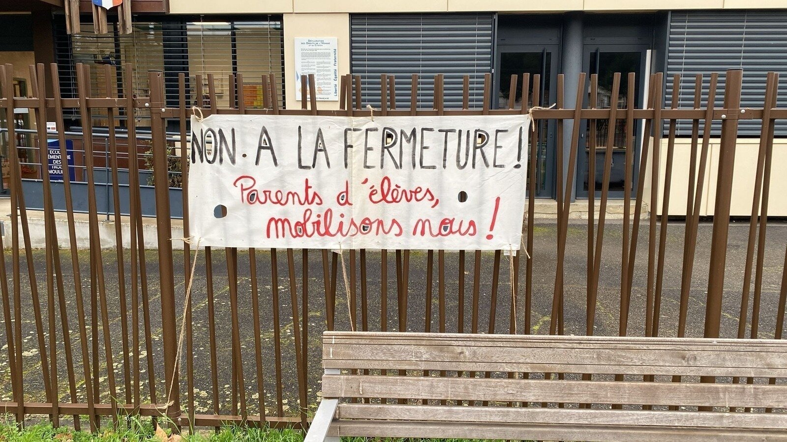 Pétition · Contre La Fermeture Dune Classe à Lécole élémentaire Les 3