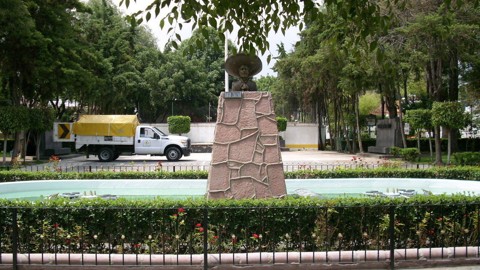 Petición · Que se detenga la construcción en la explanada del Parque de ...