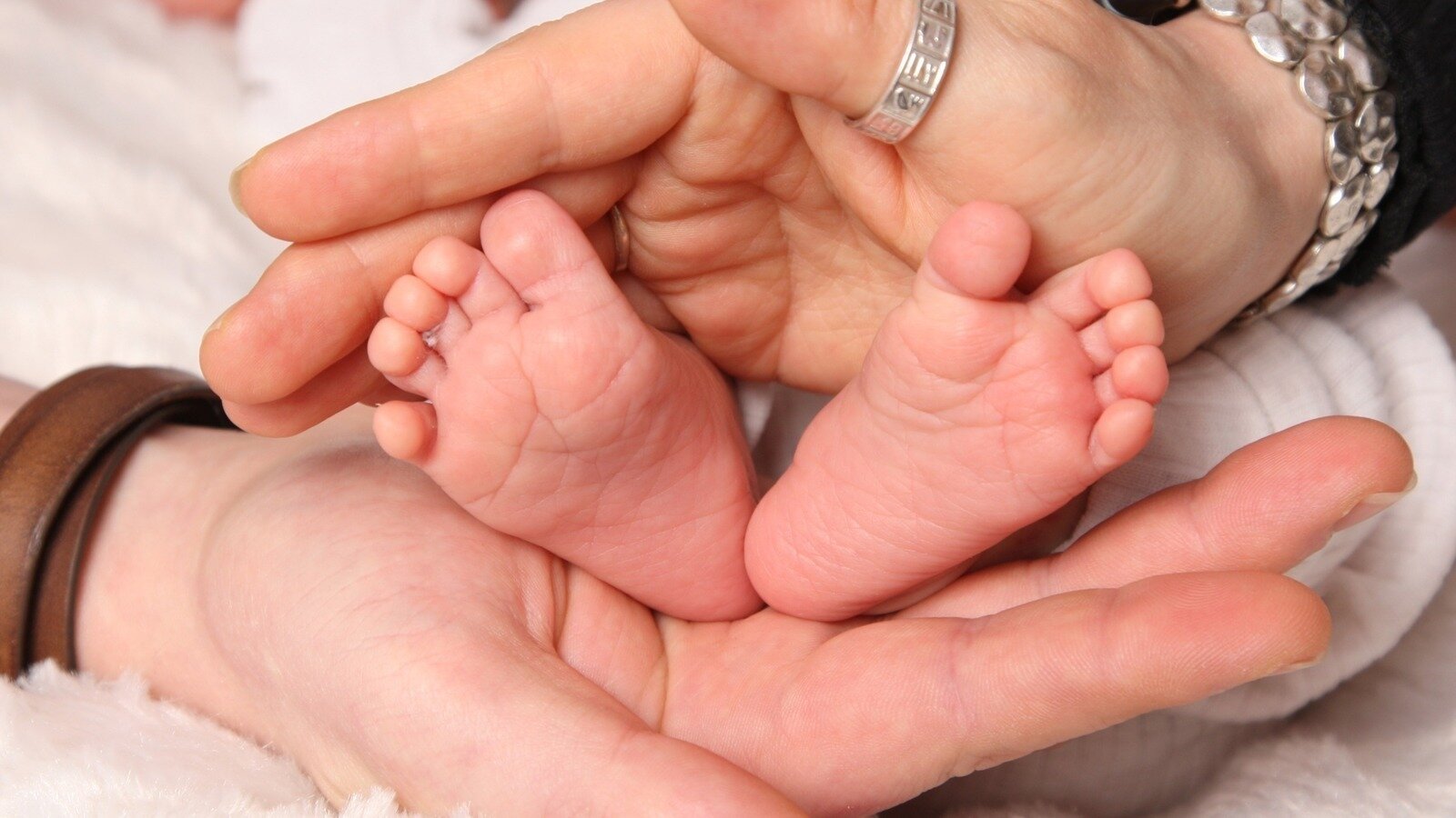 Petition · Für Familien: Gleichzeitigen Bezug von Basiselterngeld ...