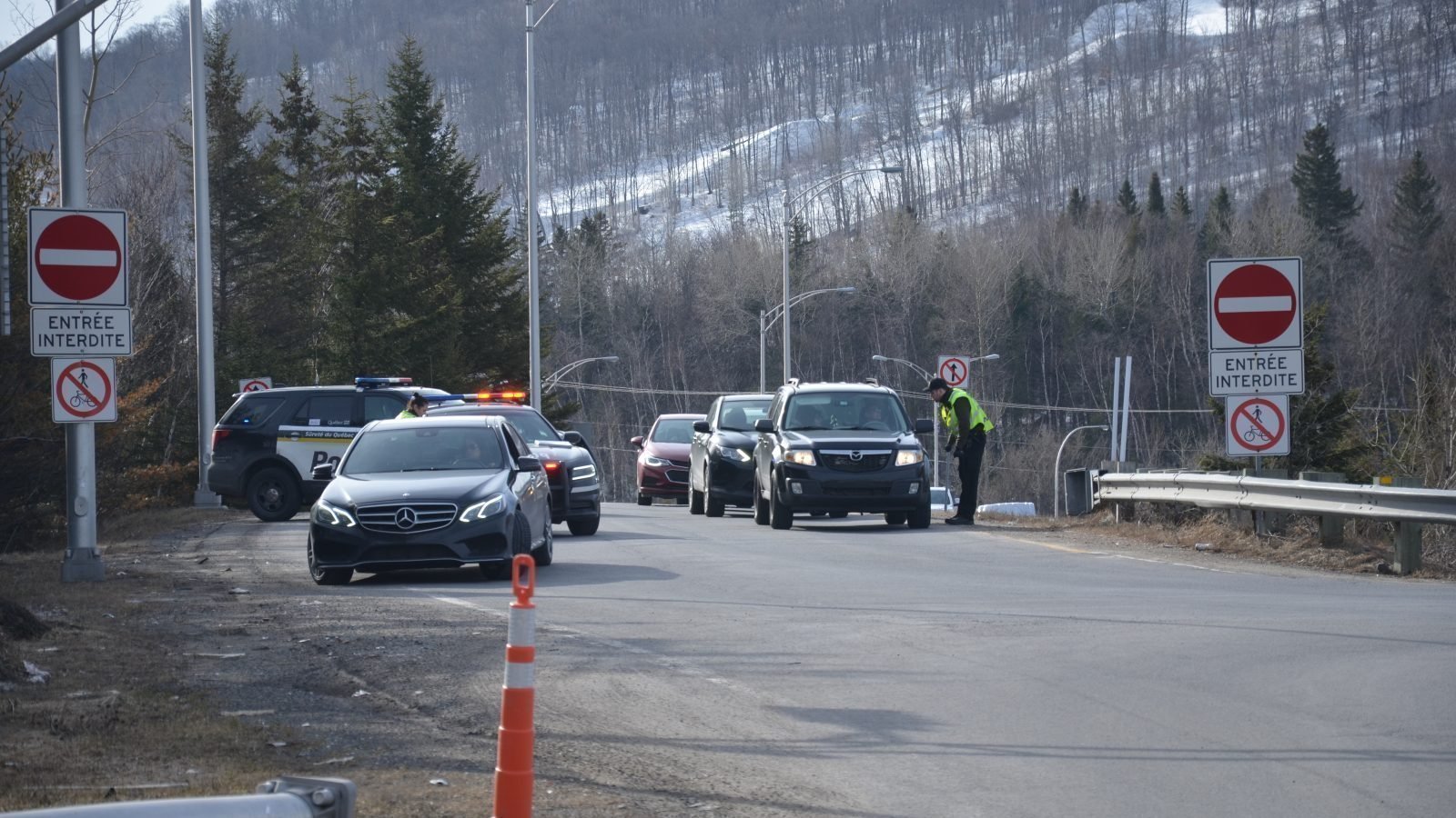 Pétition · Barrages routiers - Laurentides - COVID-19 - Canada · Change.org