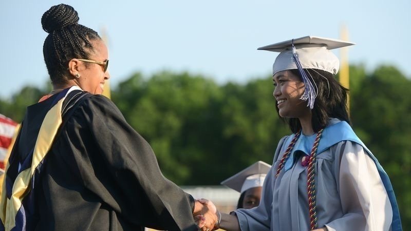 Petition · Petitie GEEN DRIVE-THRU diploma-uitreiking Lyco 1 - Suriname ...