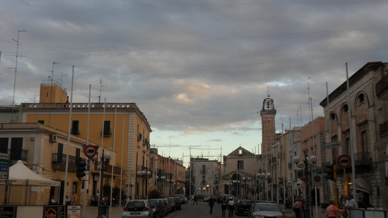 Petizione · Modugno : Rendere Piazza Sedile pedonale - Italia · Change.org