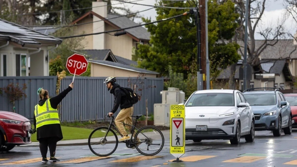 Petition · Implement a Three-Way Stop Sign at Finch-Calle De Barcelona ...