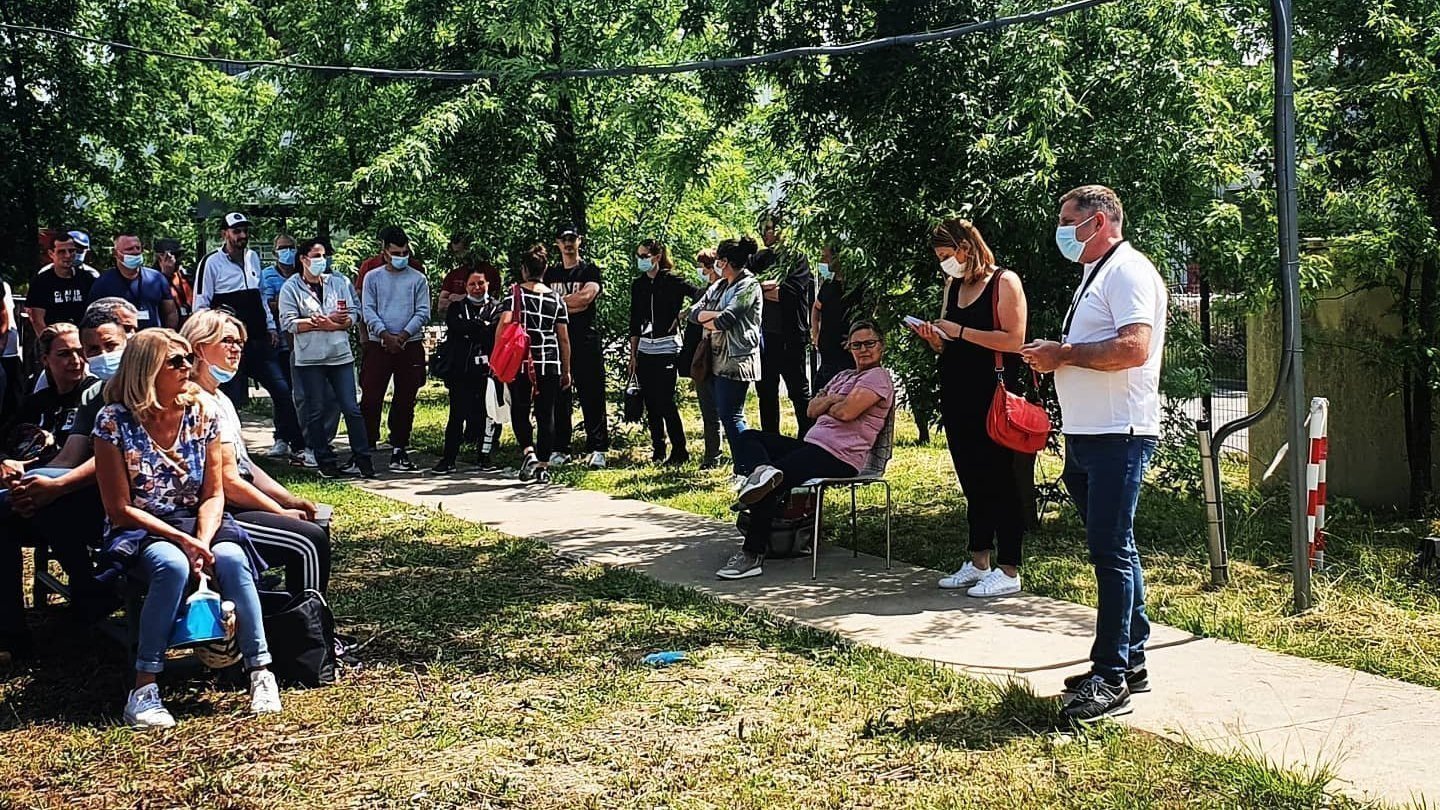 Pétition · Non au licenciement d'un Neuhauser - France · Change.org