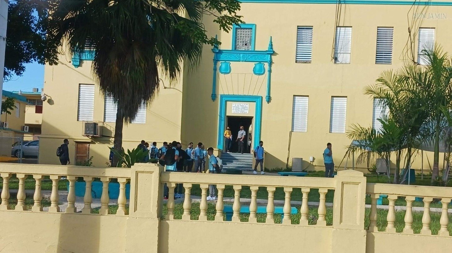Petición · EXPULSAR AL DIRECTOR DE LA ESCUELA SUPERIOR VOCACIONAL ...