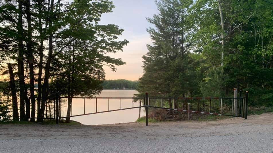 Petition · Accès à la plage Danford lake - Danford lake beach access ...
