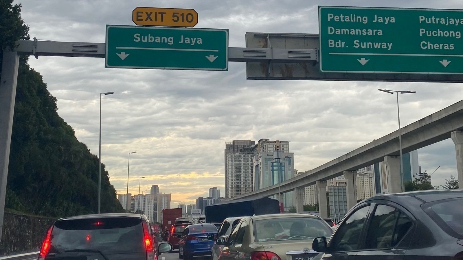 Petition · Stop manual traffic control at Persiaran Kewajipan ...