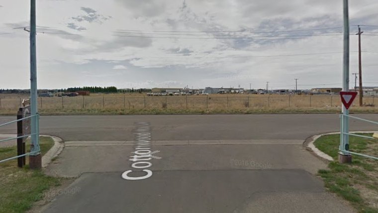 Petition · Unsafe entrance at Cottonwood - Canada · Change.org