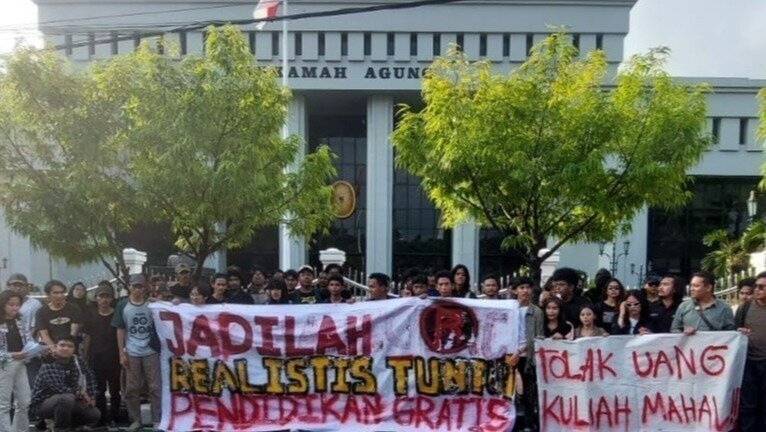 Petisi · Majelis Hakim Mahkamah Agung, Jangan Biarkan UKT Semakin Mahal - Indonesia · Change.org