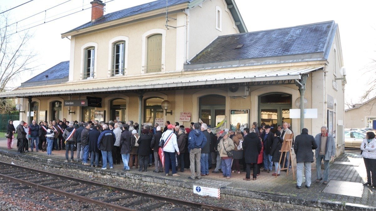 Pétition · NON à la suppression des trains Intercités de 16h39 et 17h40 - France · Change.org