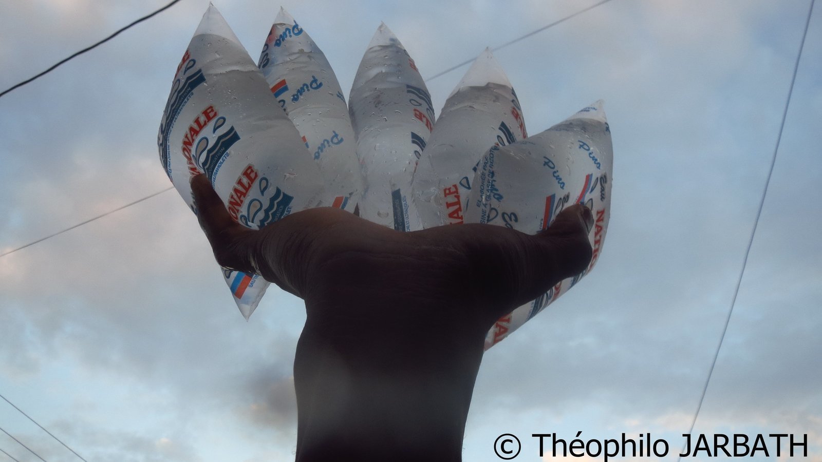 Pétition · INTERDIRE LA CONSOMMATION DE L' EAU DES SACHETS PLASTIQUES ...