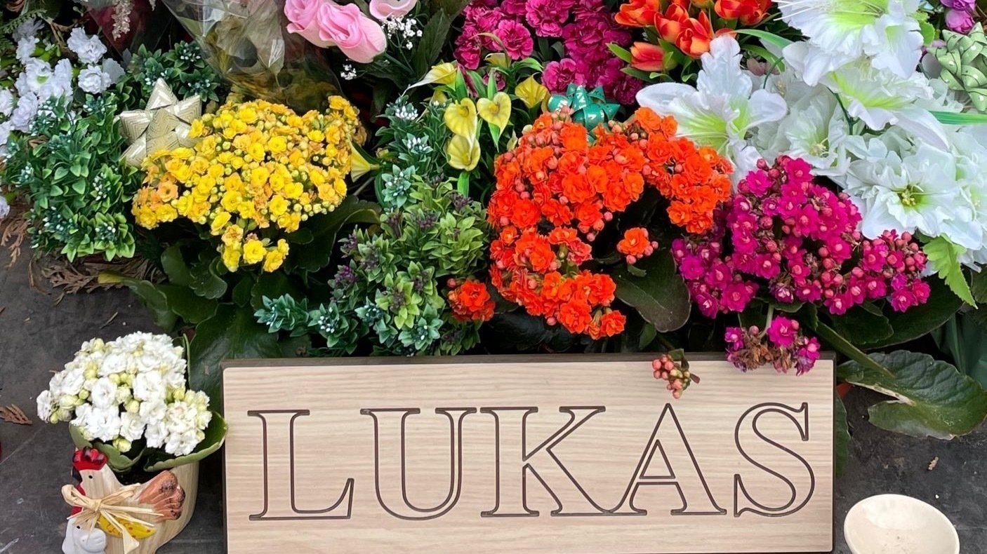 Petición · PLACA EN MEMORIA DE LUKAS AGIRRE - España · Change.org