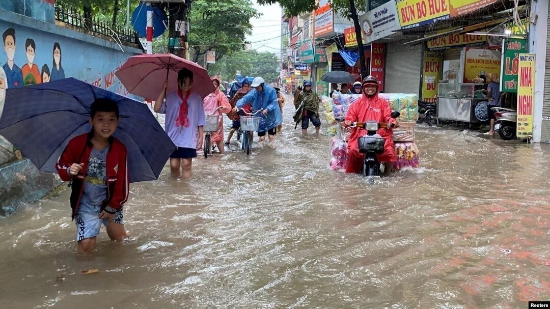 แคมเปญรณรงค์ · Donate essential supplies to disaster-stricken regions ...