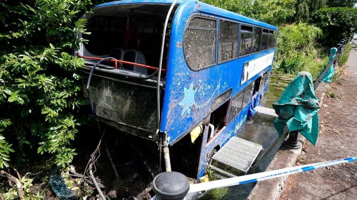 Petition · Give the bus driver who crashed into the itchen a knight ...