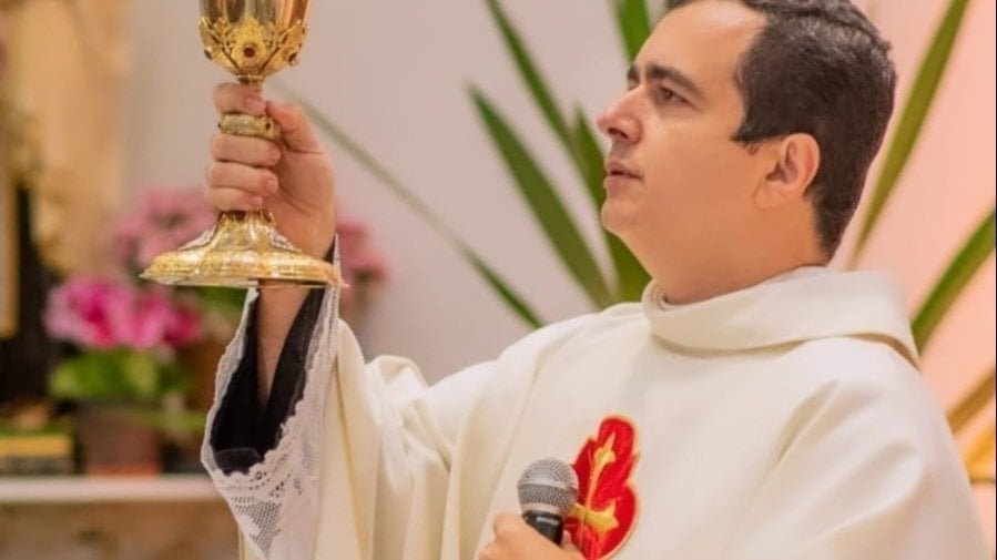 Abaixo-assinado · Para o Padre Rodrigo permanecer na comunidade do ...