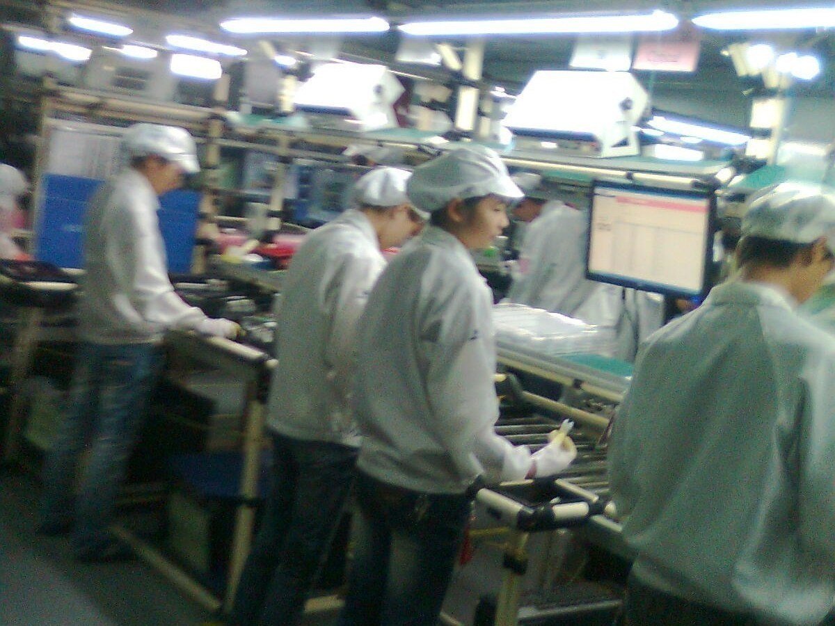 Petition · Apple only gives workers 1 cent for each iPhone 5 they ...