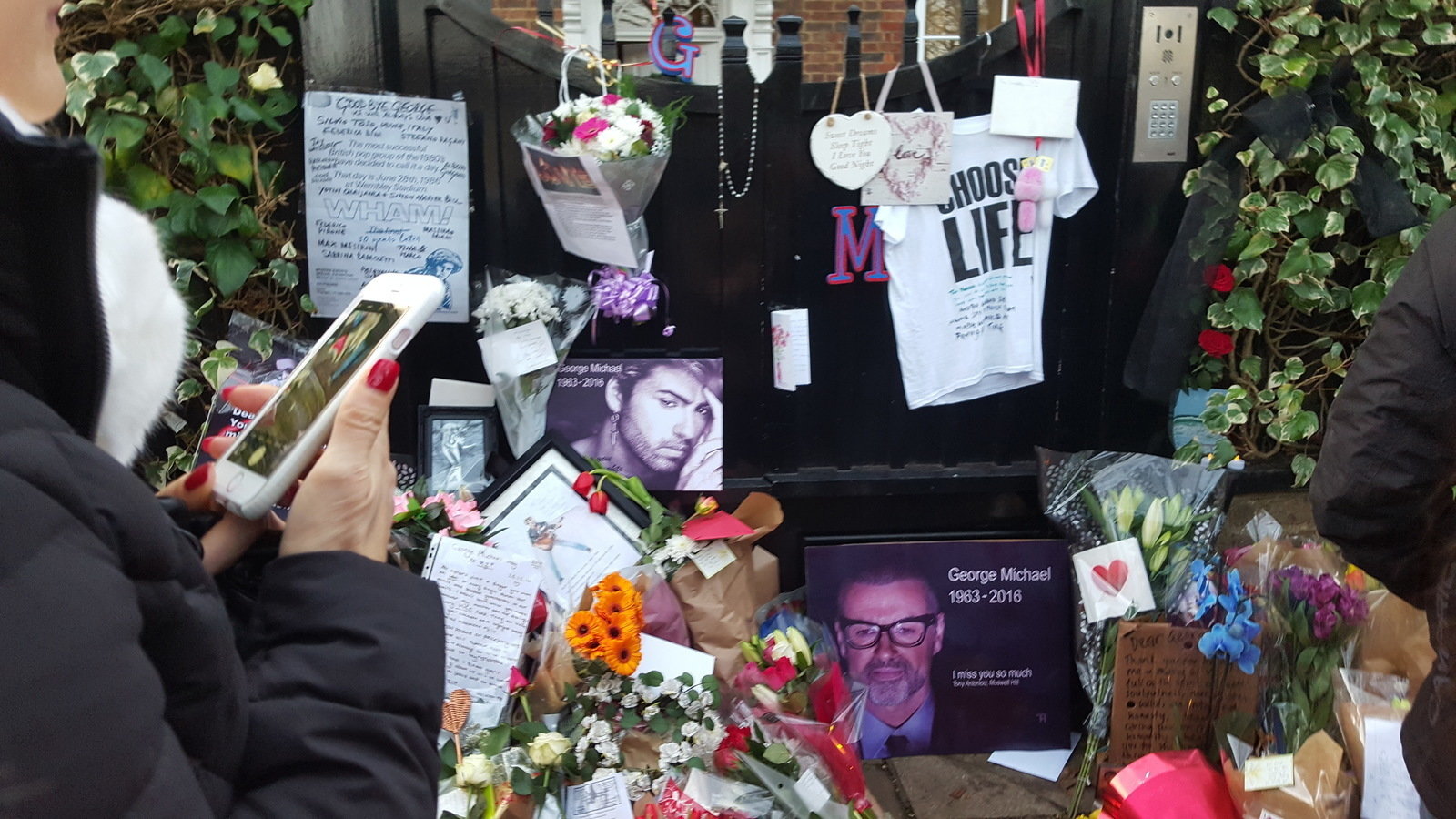 Petition · Place a tribute fan bench for George Michael in Hampstead ...