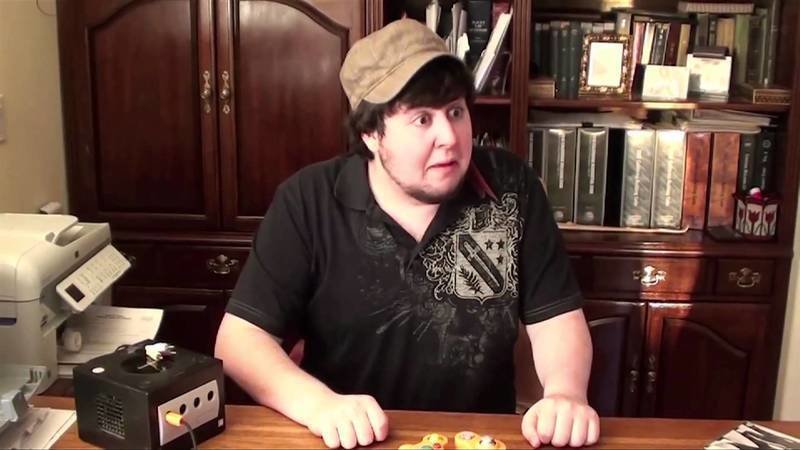 IT'S ALL BECAUSE HE STOPPED WEARING THE HAT : r/JonTron