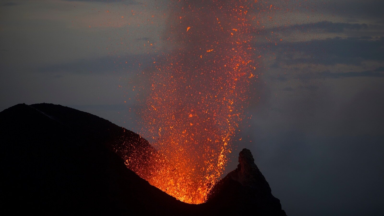Petizione · Re-open the access to Stromboli volcano summit - Stati ...