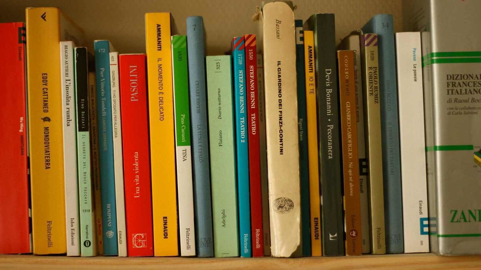 Petizione · Cambiare i dorsi dei libri - Italia · Change.org