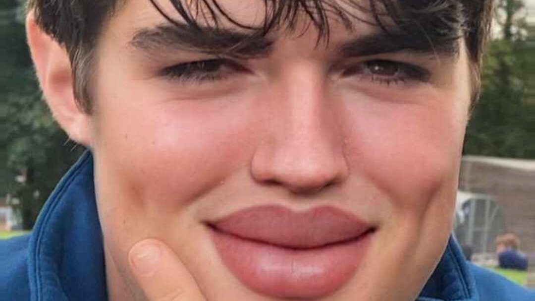 Petition · Make my friend change his pfp to a absolutely gorgeous photo ...