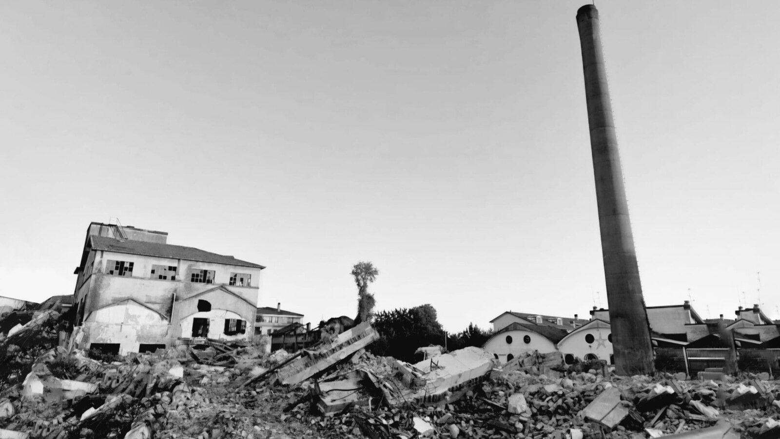 Petizione · EX CARTIERA DI BAREGGIO: SALVIAMO IL “CAMINONE”, SIMBOLO DI ...