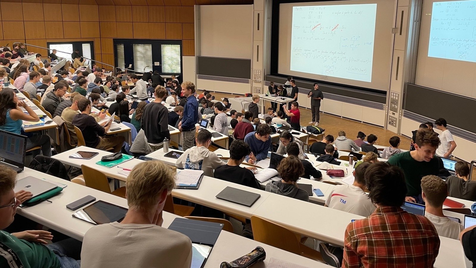 Pétition · Pour que les étudiants en Ba1 en IC arrêtent de parler ...