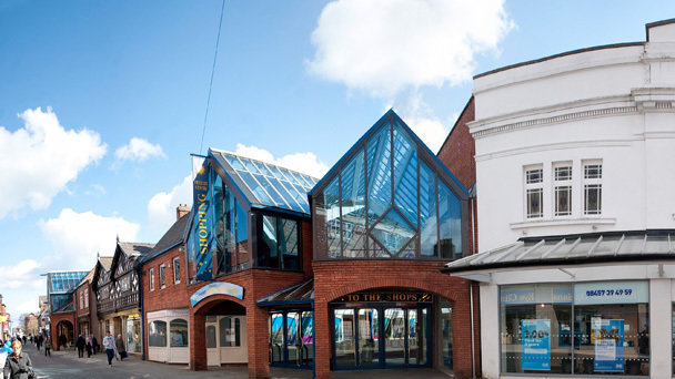 Petition · Allow Catalim, the Big Issue seller, to stand under the ...