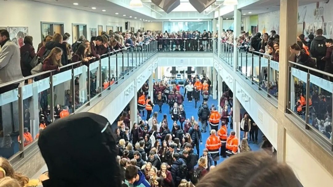 Petition · Stop Rainford High controlling girls skirts - Rainford ...