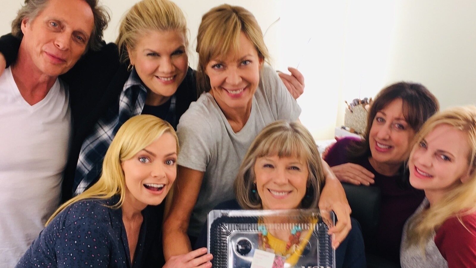 Petizione · Bring back 'Mom' for season 9 - Italia · Change.org