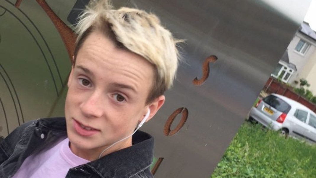 Petition · Make louis emo again - United Kingdom · Change.org