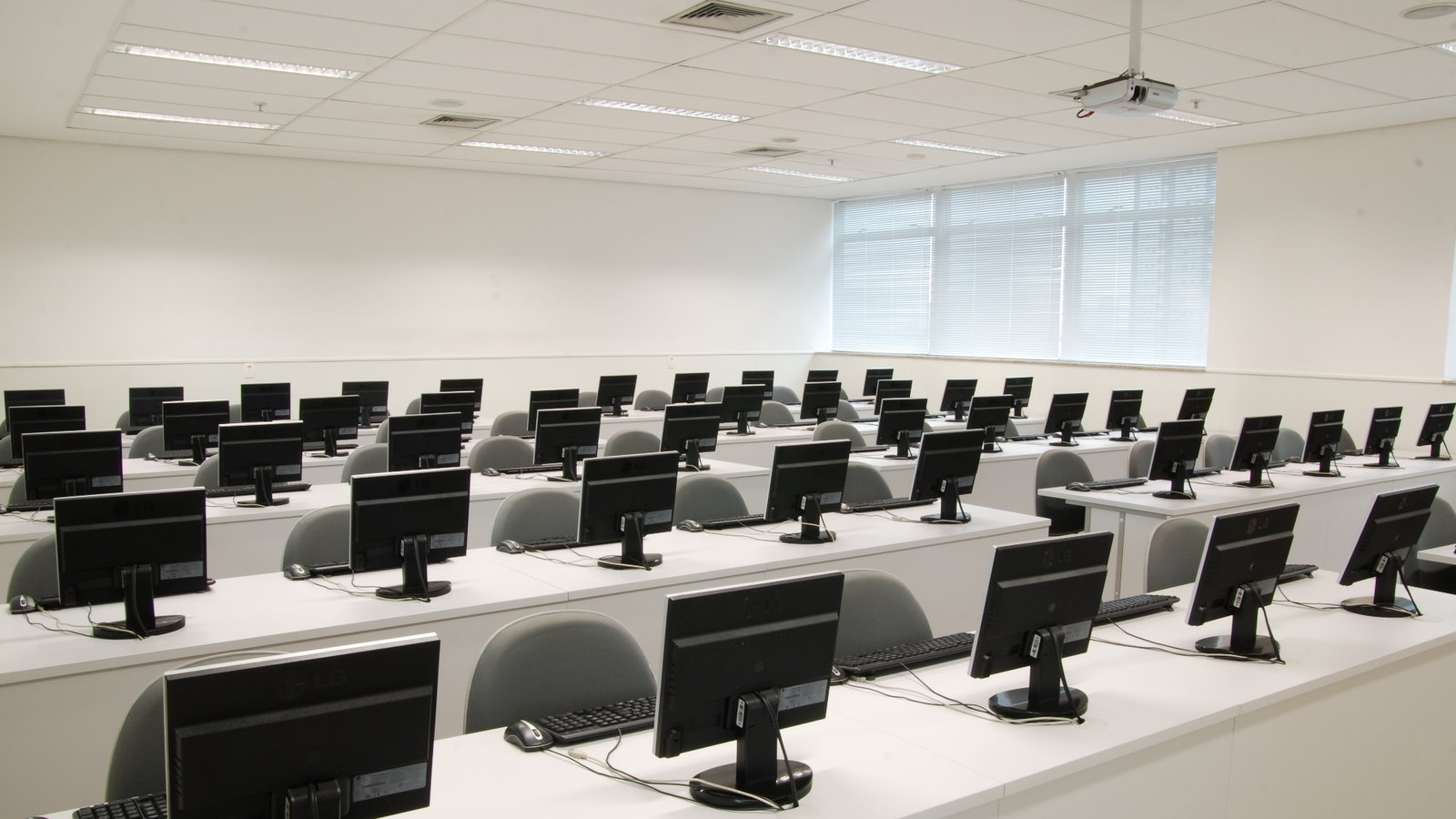 Abaixo-assinado · Solicitação de aulas no prédio 2 da FIAP, realizada ...