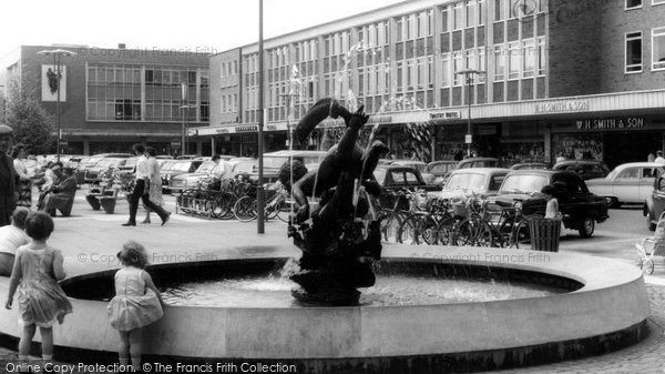 Petition · Queen's Square Crawley fountain! - United Kingdom · Change.org