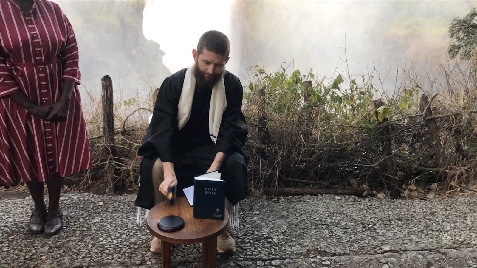 Petition · Rename it: Mosi-oa-tunya, Almighty God falls!!! And remove ...